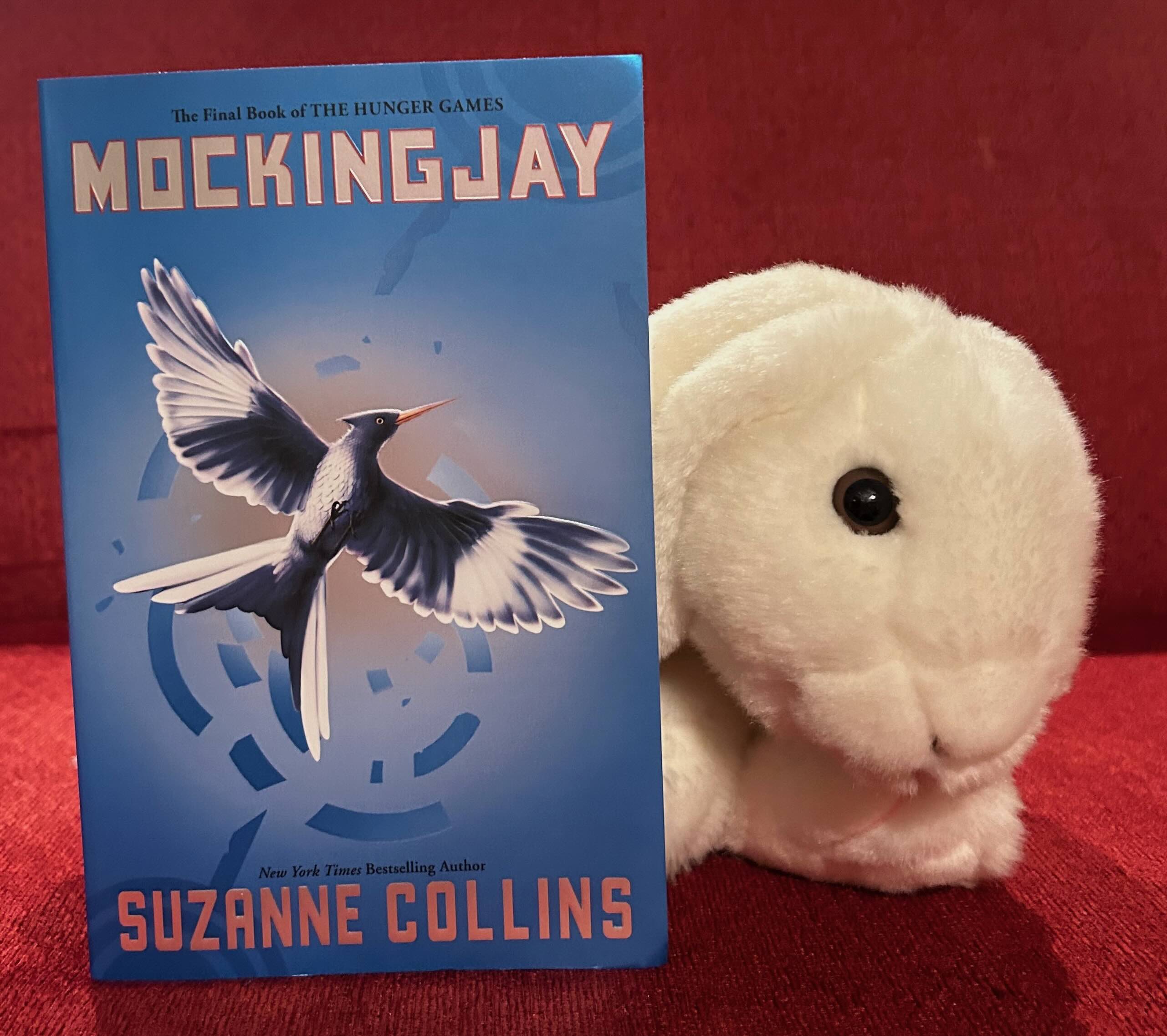 Marshmallow reviews Mockingjay by Suzanne Collins – BookBunnies