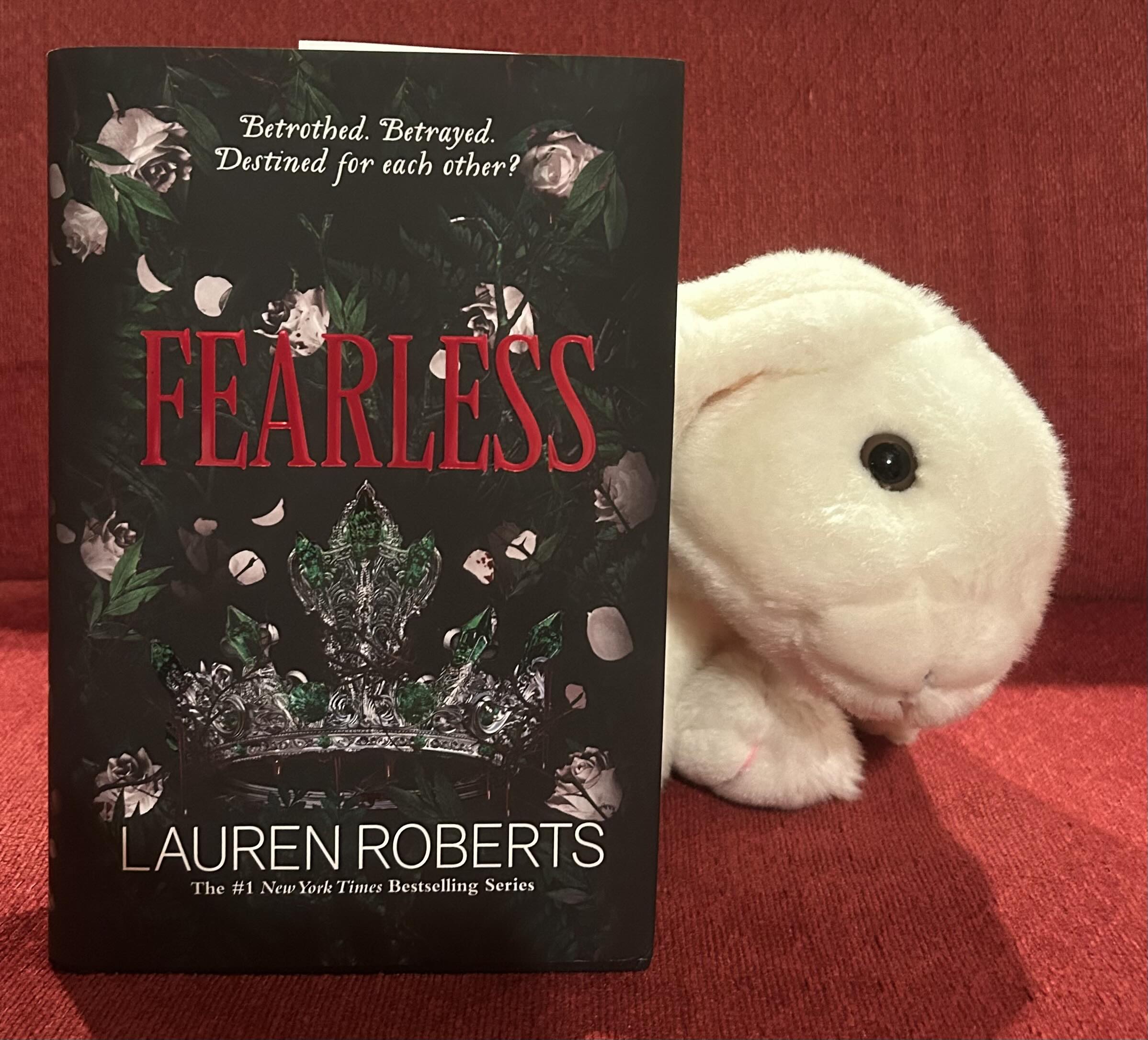 Marshmallow reviews Fearless by Lauren Roberts – BookBunnies